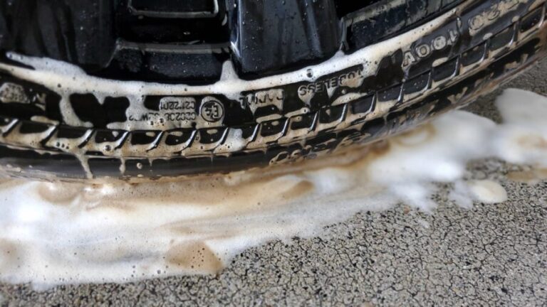 【洗車アイテム】愛車のお洒落は足元から！CAR PROのReTyreでタイヤの黒々さを取り戻す！ | maaz-blog