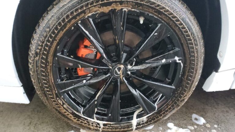 【洗車アイテム】愛車のお洒落は足元から！CAR PROのReTyreでタイヤの黒々さを取り戻す！ | maaz-blog